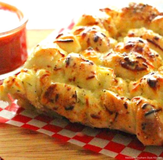 Tear And Share Cheesy Italian Bread Twists ...