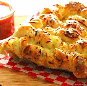 Tear And Share Cheesy Italian Bread Twists ...