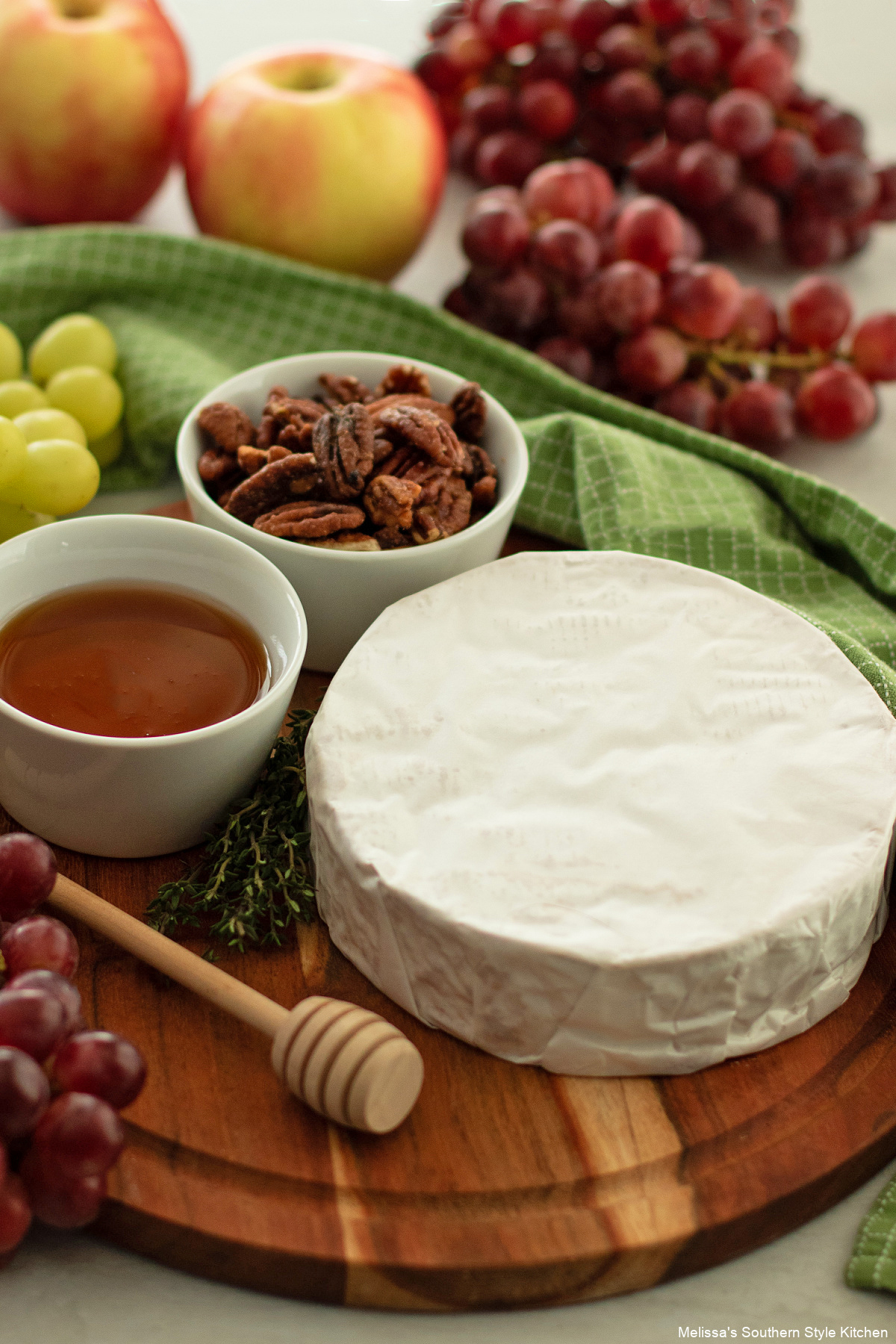 Baked Brie - melissassouthernstylekitchen.com