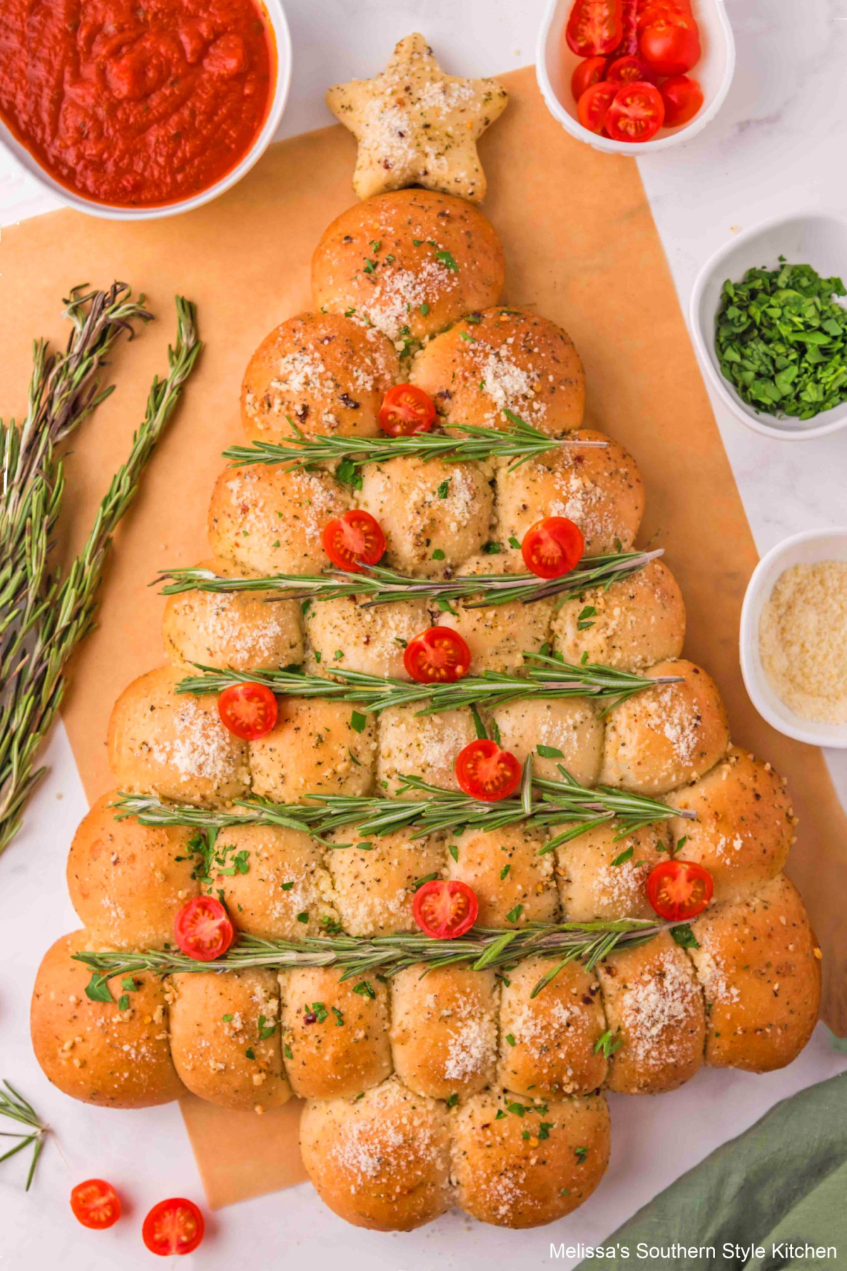 Pull Apart Christmas Tree Bread - melissassouthernstylekitchen.com